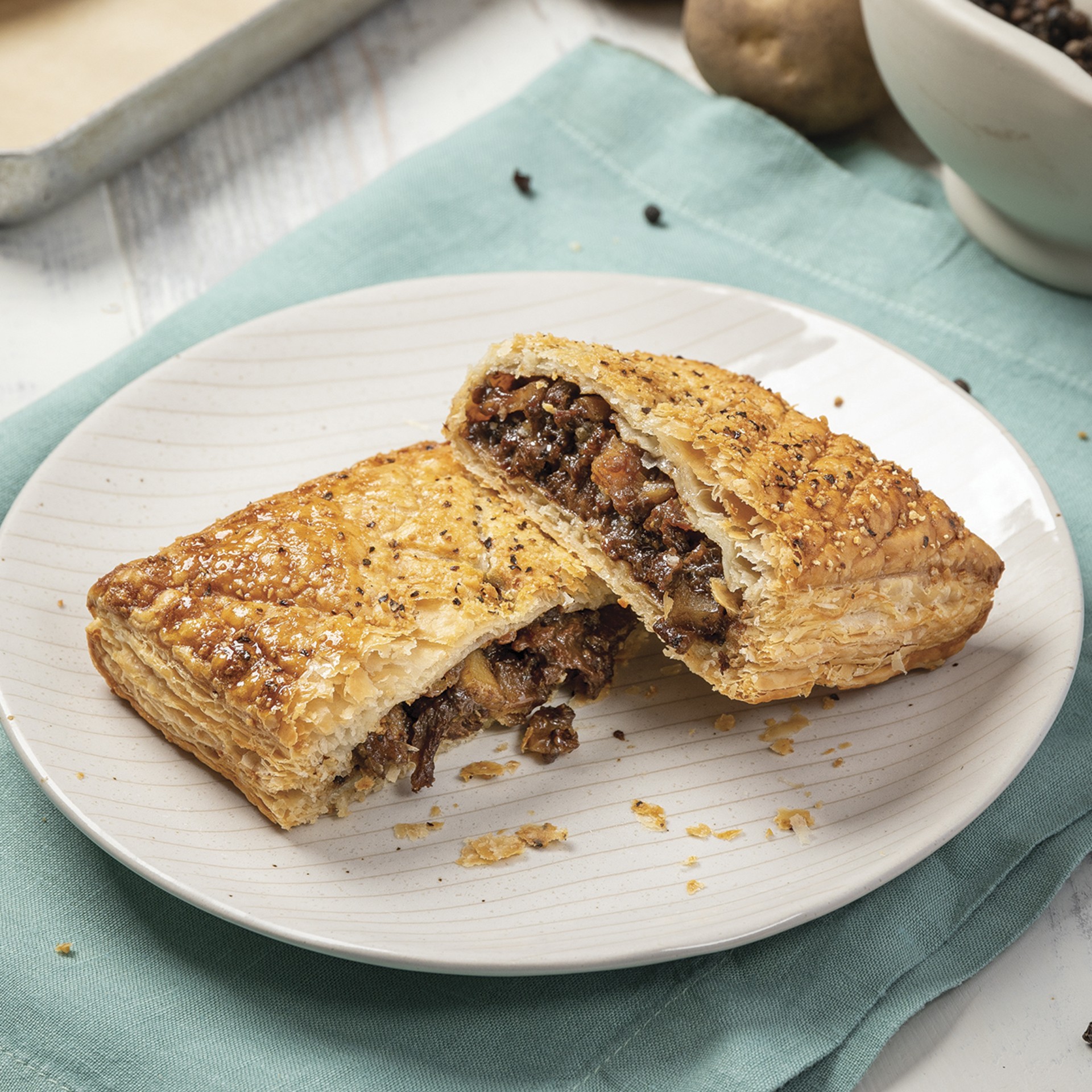 Bulk Buy PROPER CORNISH Peppered Steak Slice Wholesale | KFF