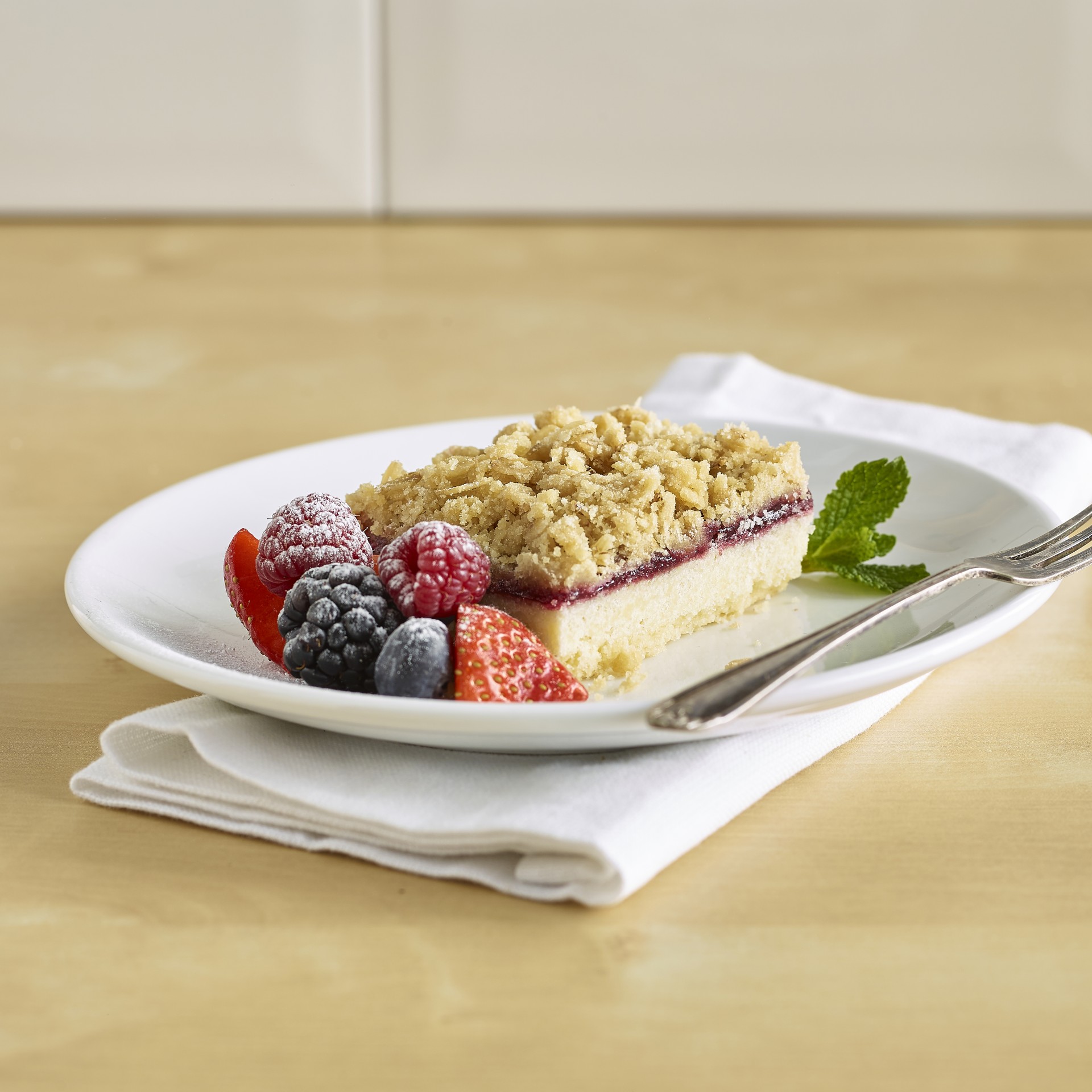 Bulk Buy HANDMADE CAKE COMPANY Vegan & Gluten Free Blackcurrant Crumble ...