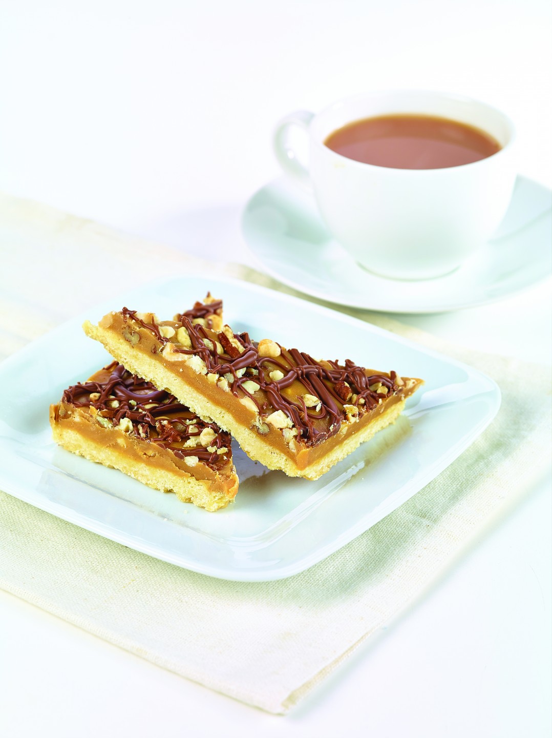 HANDMADE CAKE COMPANY Salted Caramel & Nut Slice